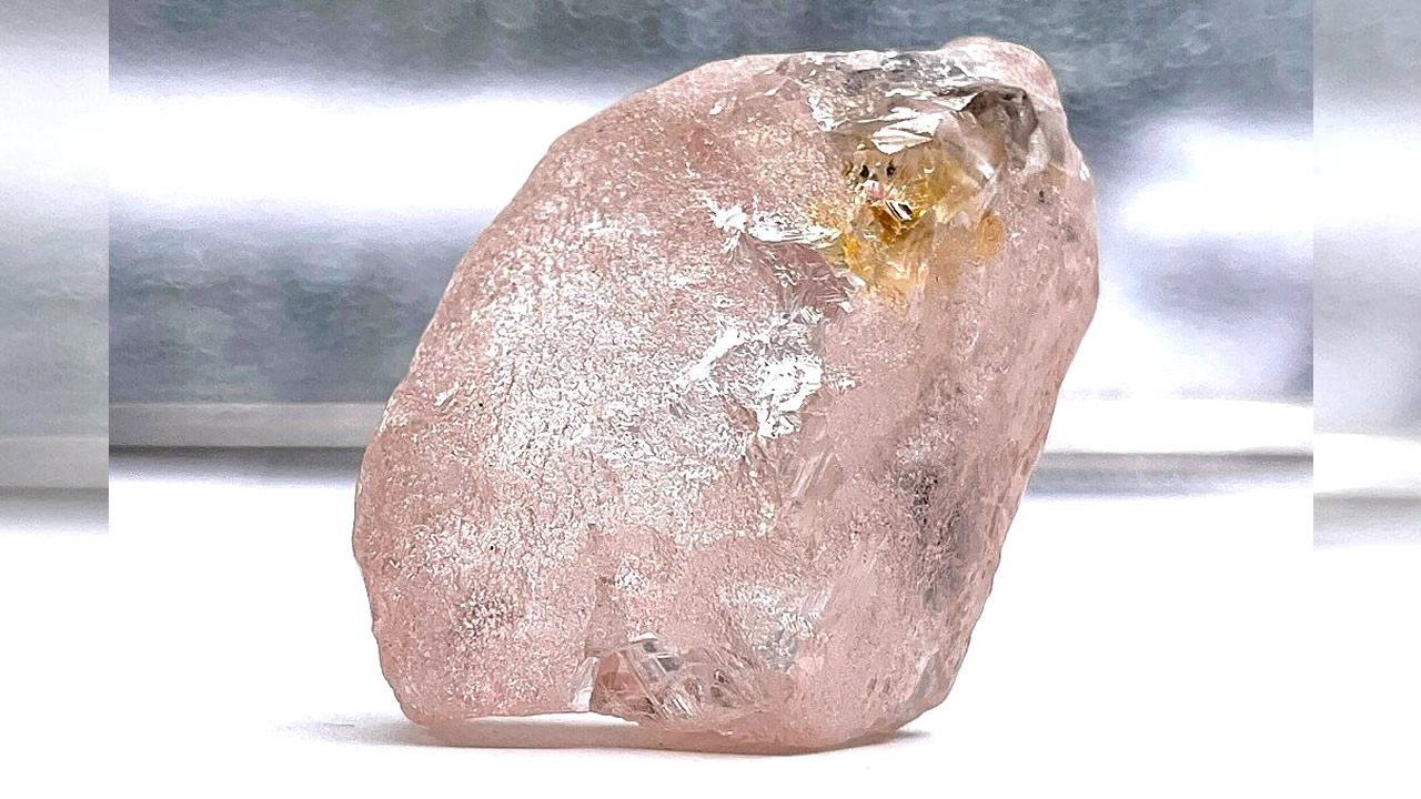 Mineros desentierran un diamante rosa que se cree que es el “mayor ...